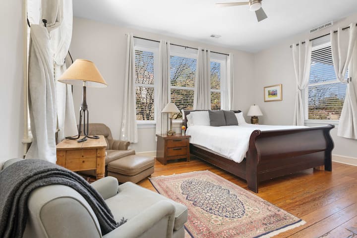 The Study | Cozy Apartment W/king Bed + Parking - チャールストン, SC