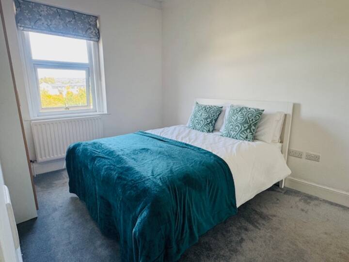 Modern 2br Bath Flat Newly Refurbished - Sleeps 6 - Bath Spa University