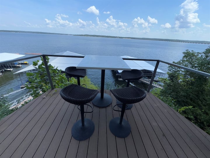 Grand Waterfront-luxury 4-level Lakefront Retreat, - Disney, OK