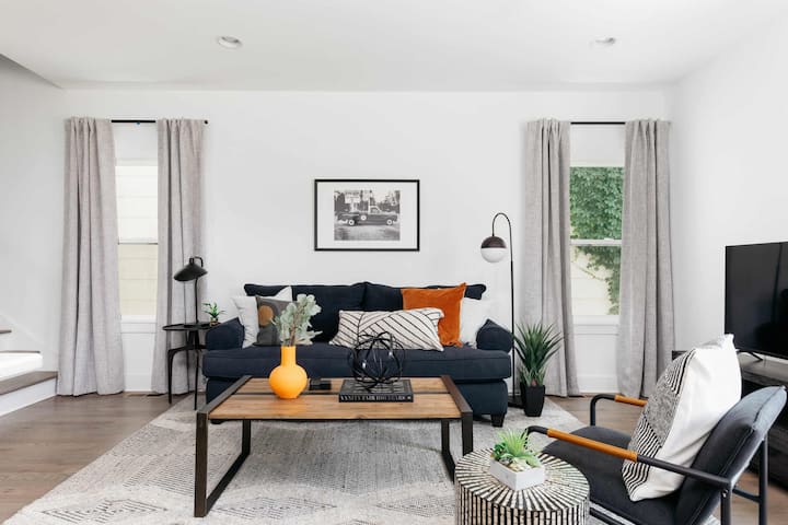 Spacious 4br Townhome X2 Near Dt & Broadway! - Nashville, TN