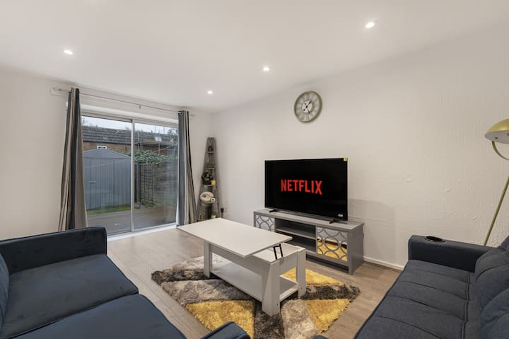 Maison-classique-salle De Bain Privée-vue Sur Jard - Basildon