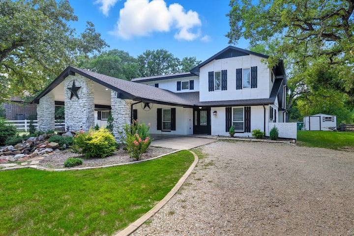 5-bd/2.5-ba Modern Farmhouse Retreat (Sleeps 12) - Flower Mound, TX