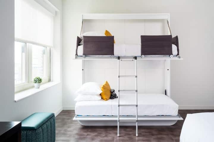 Spacious Urban Room | Family Stay In Newark - Newark, NJ