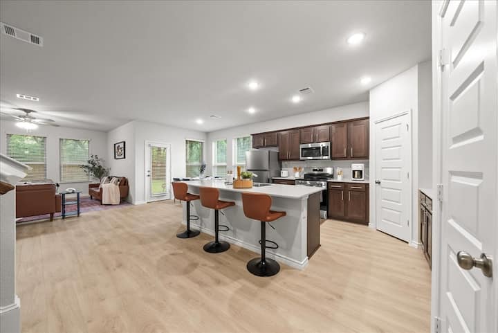 Luxurious 4 Bed Duplex In Denton Tx Near Unt &Amp… - Denton, TX