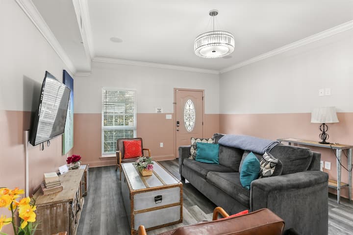 Stylish 5br Home | Walk To Canal Street - New Orleans, LA