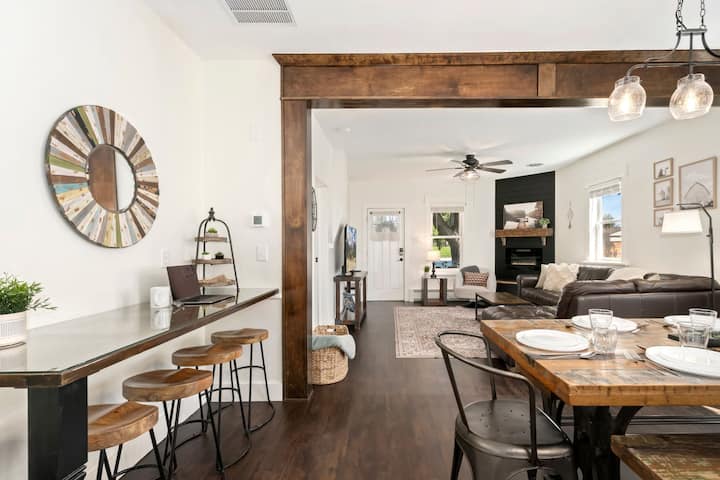 Windsor Farmhouse | Family Fun, Yard & Fireplace - Greeley, CO