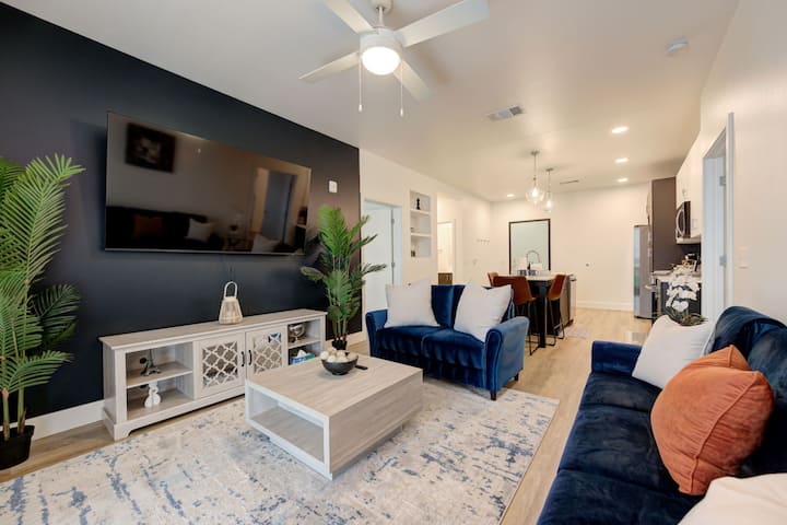 Lux 2 Br 1king 2full Bed Dt Oasis Pool/gym/parking - Oklahoma City
