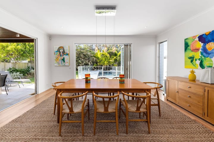 Seaside Beach House - Family Friendly - Coolum Beach