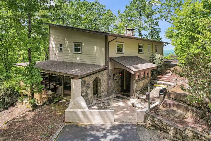 Mountain Views, Pickleball, Hot Tub, Biltmore Pass - Brevard, NC