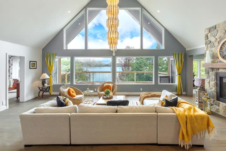 5-br Villa On Lac Labelle - Quebec