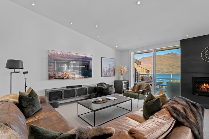 Luxury Villa With Panoramic Lake & Mountain Views - Queenstown, New Zealand