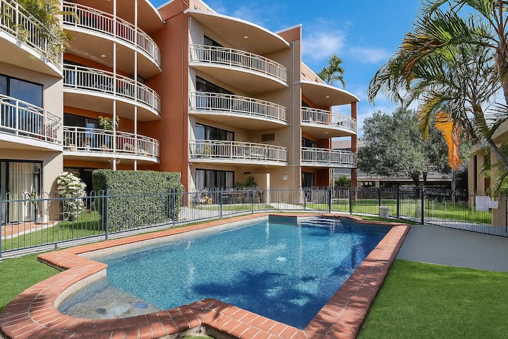 Steps From The Strand 2br & 2ba, Pool & Magicviews - Townsville