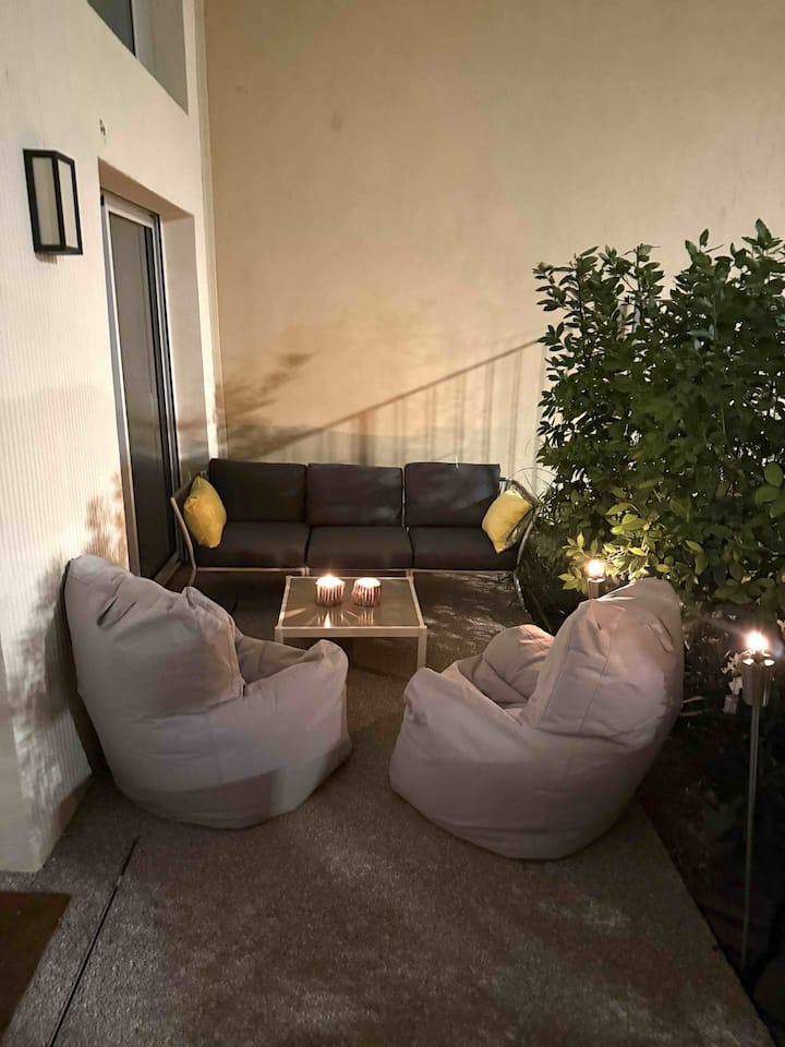 Antibes Old Town 2br Flat W/ Idyllic Garden - Antibes