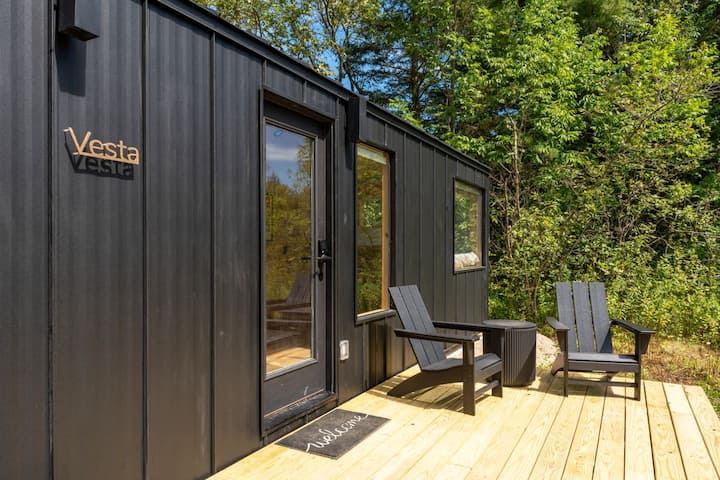 Vesta Nook-cabin W/shower, Queen Bed & Pullout Sof - Maine