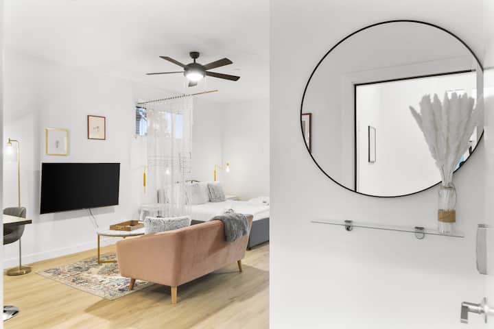 Large Studio W/ Rooftop & Pool – Near Old Town - Phoenix-Sky-Harbor Airport (PHX)