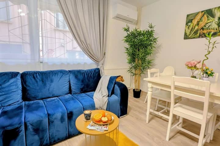 Central Quiet Luxury: Huge 2br Apt | 5 Stars - Bucarest