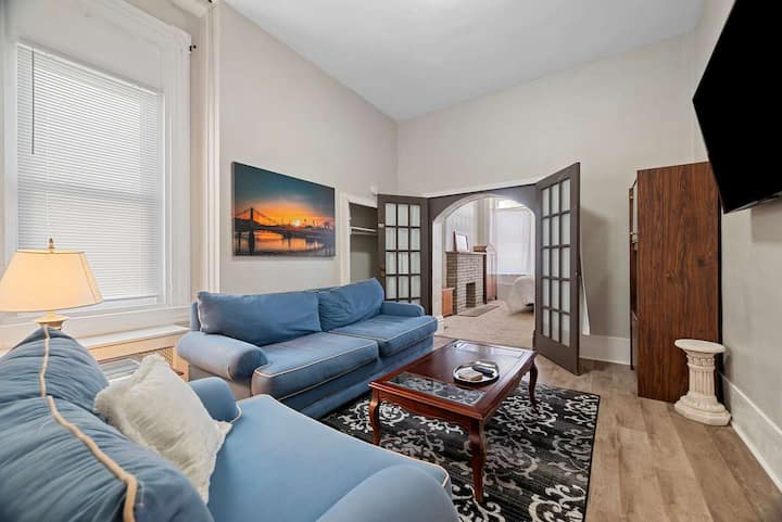 Birmingham Bridge Beauty Cozy Stay Near Downtown - Homestead, PA