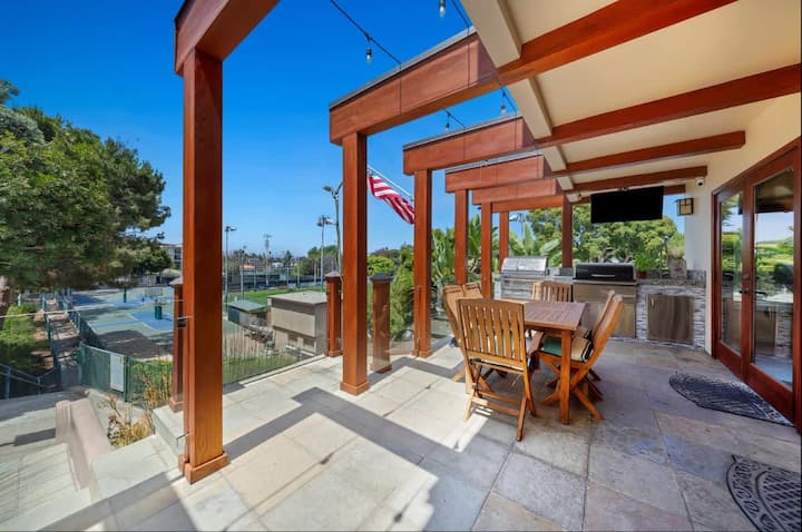 Downtown Mb 4br Coastal Retreat - Manhattan Beach, CA
