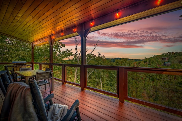 Dog Friendly Cabin | Hot Tub + Mountain Views - Gatlinburg, TN
