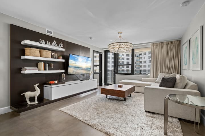 Luxury Beachfront Condo / Resort / 1415 - Miami Beach