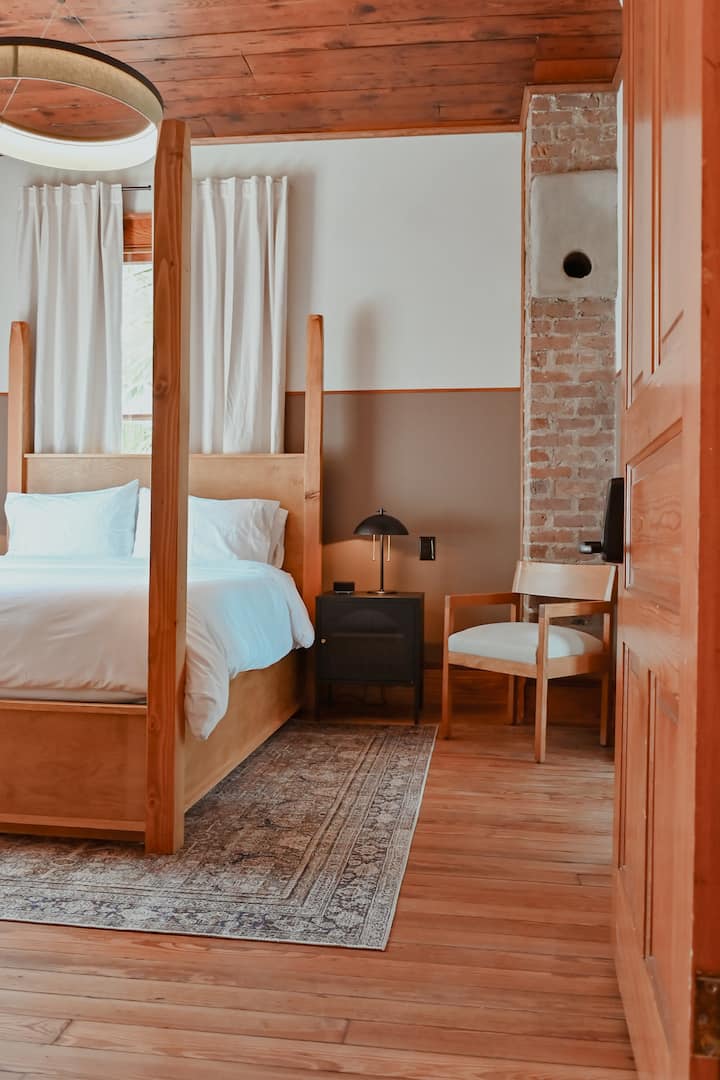 Adults Only 25+ The Mansard House Boutique Hotel - Galveston, TX