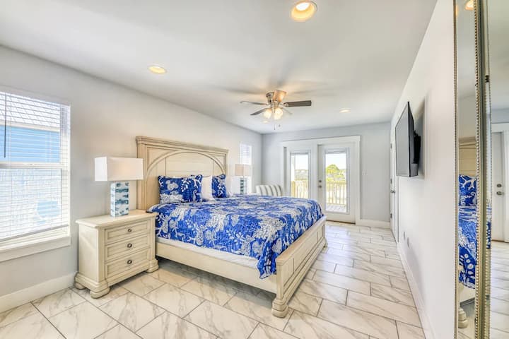 For Fox Sake–family-friendly Gulf Escape-sleeps 20 - Gulf Shores, AL