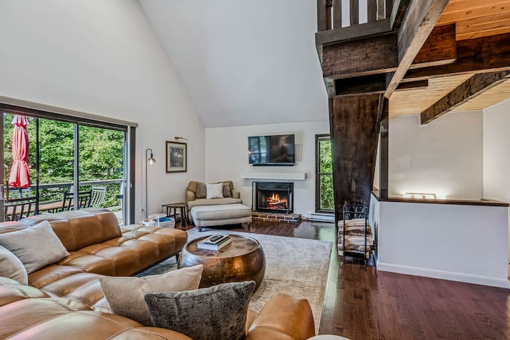 Large Deck, Bonus Tv Loft +Pets | Snow Village #9a - Woodstock, VT