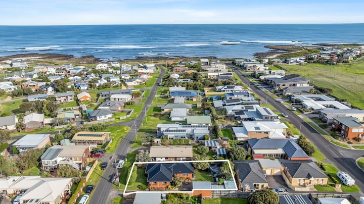 Scotshaven - 33 Jehu Str - Port Fairy