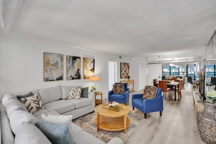 Classic Condo Steps From The Beach 1208 - South Beach, FL