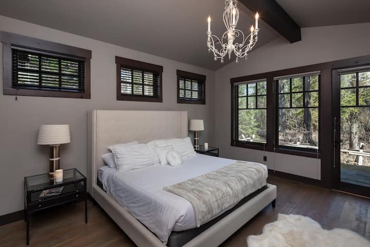 Lakefront Luxury Home W/ Hot Tub & Mountain Views - Whitefish, MT