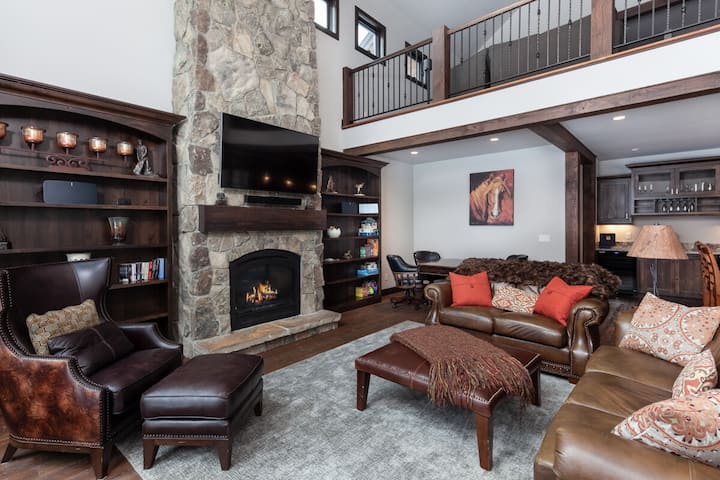 Luxury Home + Resort Perks, Pool, Shuttle & Trails - Whitefish, MT