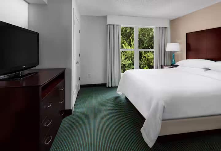 Enjoy Free Breakfast In Suite Near Theme Parks - Orlando