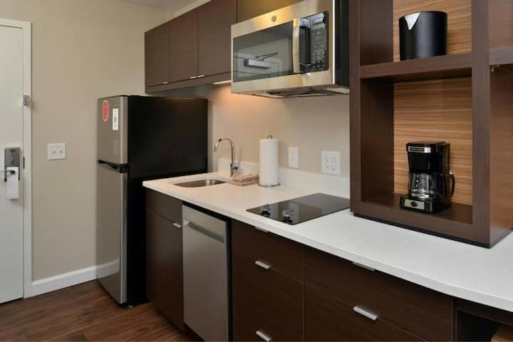 Modern Studio W/ Full Kitchen – Near Rdu Airport - Cary, NC