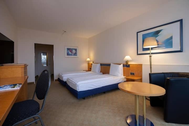 Charm Room Pets Are Welcome Indoor Swimming Pool - Arnsberg