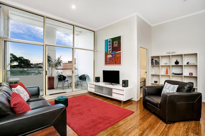 Surry Hills- Shill - Campbell Street - Spacious 2br Warehouse Apartment With Balcony Pool In The Carlisle, Surry Hills - The University of Sydney