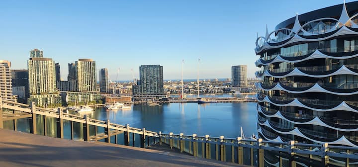 Bright 2-bed Retreat With Pool, Gym & Sauna Access - Melbourne
