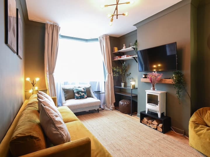 Stylish 3 Bedroom Getaway | City Central - Portsmouth