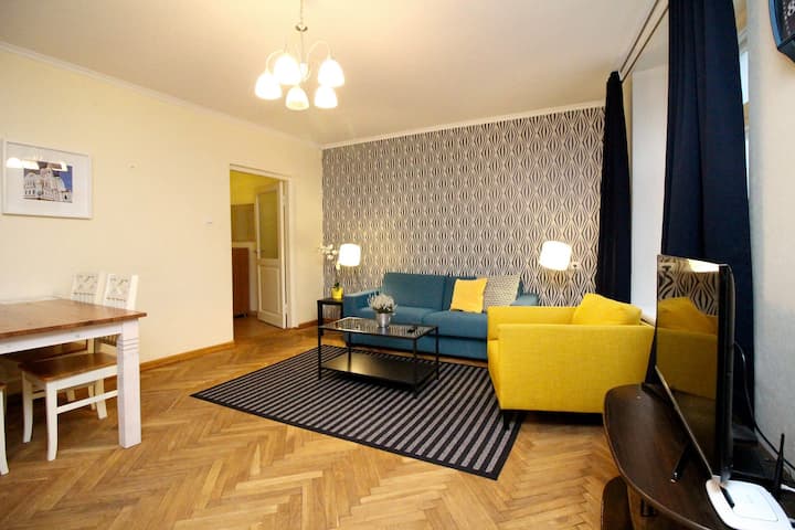 1br With Shared Balcony | Steps From Town Hall - Tallinn