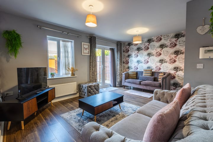 Trowbridge House Long Stays Discount Free Parking - Swindon