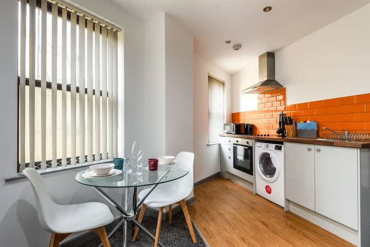 Modern & Stylish 1 Bed Budget Apartment In Central - Clifton