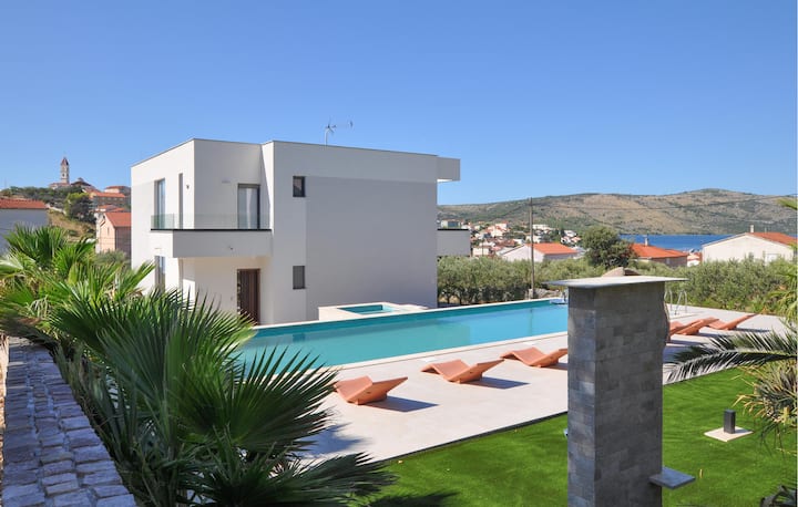 Awesome Home In Seget Vranjica - Trogir