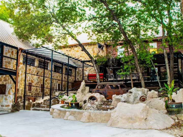 Retreat Hidden Bridge | A Retreat Dfw Experience - Cedar Hill, TX
