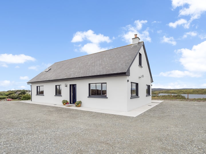 Lakeview House, Ballyconneely - Clifden