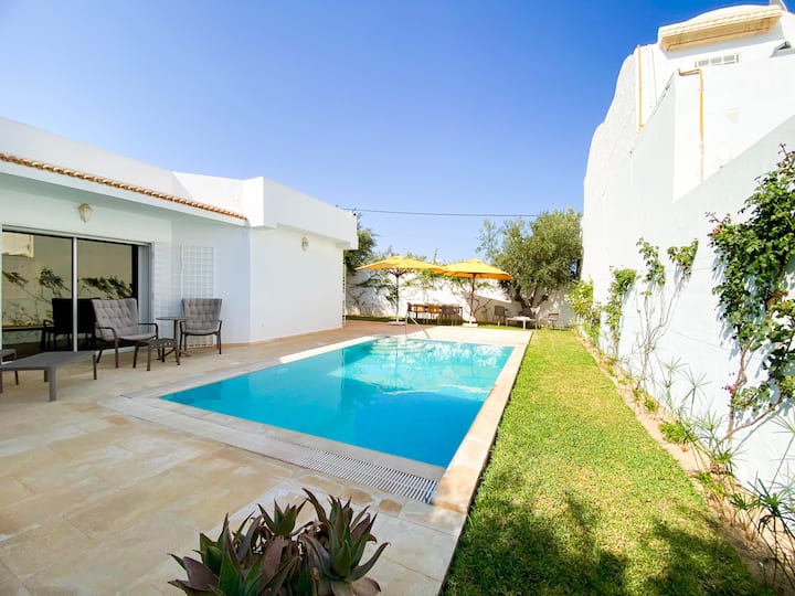 Très Charmante Villa Avec Piscine à  5mn De La Mer - Hammamet
