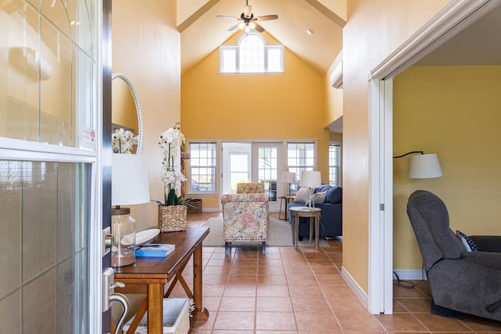 Yellow Beach House In Stratford - Charlottetown
