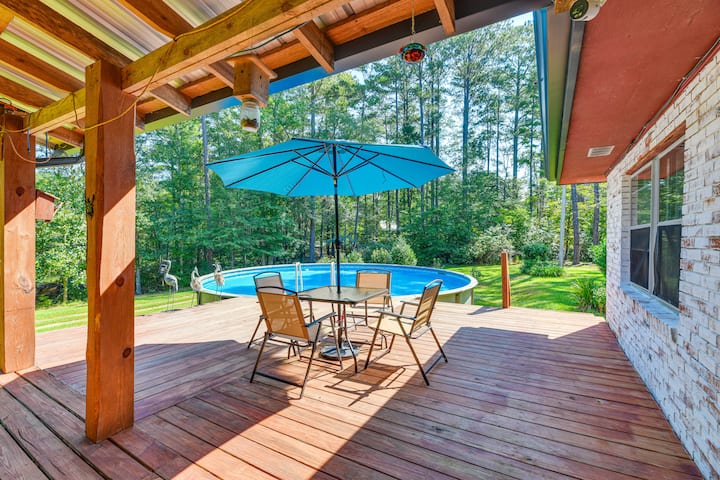 Pool & Deck: Pond-view Getaway In Newnan! - Chattahoochee Bend State Park, Newnan