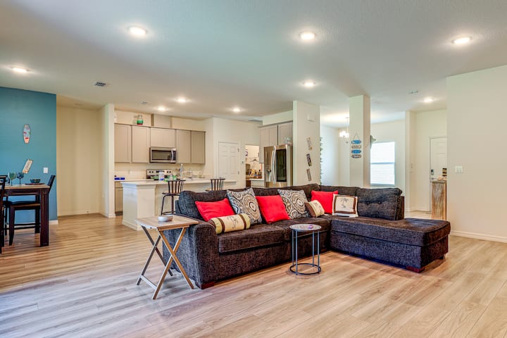 Spacious Home Near Dtwn Psl: Travel Nurses Welcome - Port St. Lucie, FL