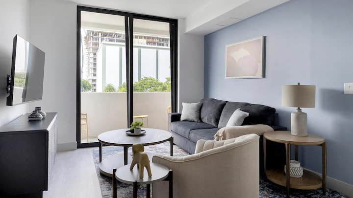 Landing | Modern 2bd, Clubhouse, Yoga Studio - North Miami, FL