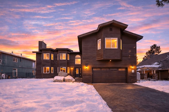 Waterfront+hot Tub+3 Living Rooms+resort Amenities - South Lake Tahoe, CA