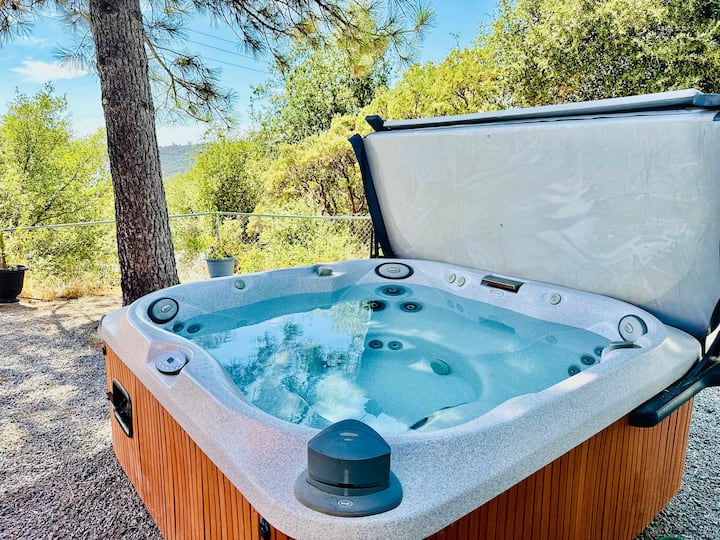 Fun For 2 - Hot Tub - Dogs Ok - Near Bass Lake - Oakhurst, CA